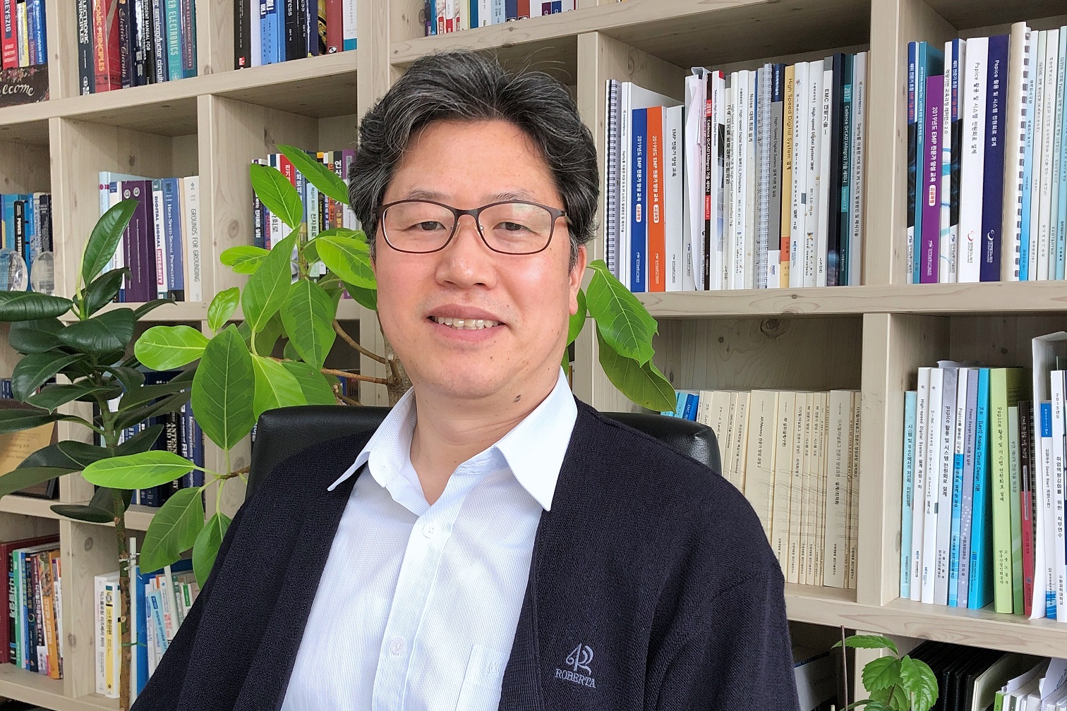 EMI/EMC 명사(名士) 대담① - 김지성 교수, 변화·발전하는 전자파 환경, 설계 초기 EMI/EMC 고려 중요 - e4ds news